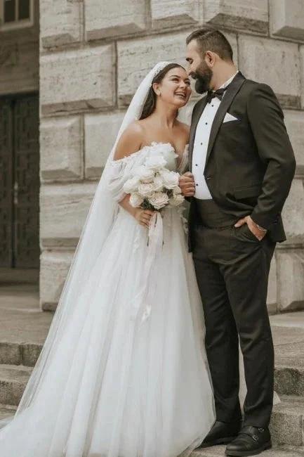 Vestido de noiva romântico em tule, linha A, com mangas curtas ombro a ...